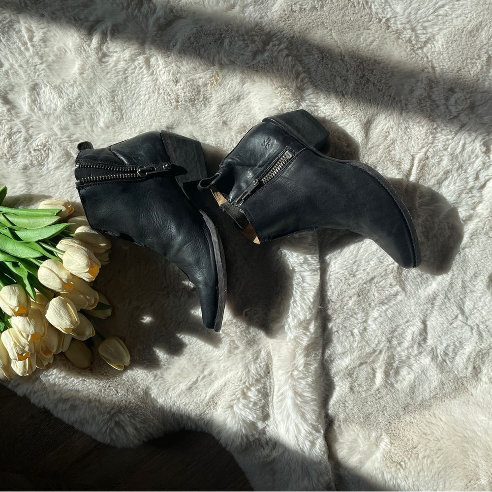 Frye | Shoes | Frye Leatherboots Sacha Moto Shortie95 | Poshmark